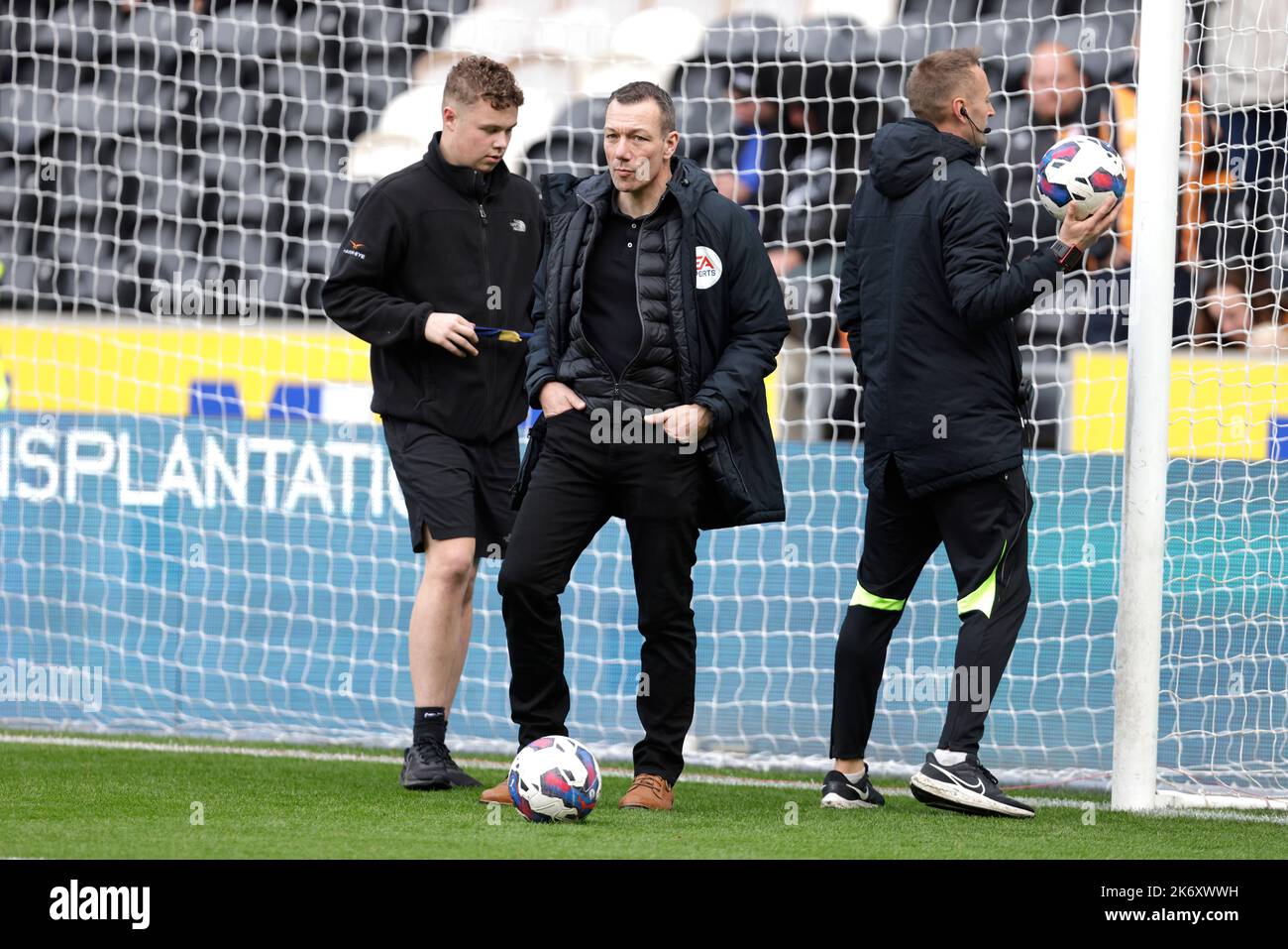 James bell referee hi-res stock photography and images - Alamy