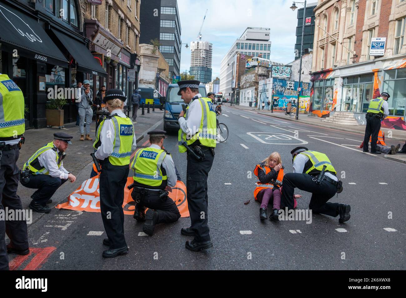 Just Stop oil continue to block various parts of London - leading to a ...