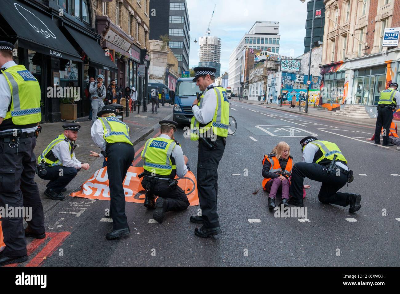 Just Stop oil continue to block various parts of London - leading to a ...