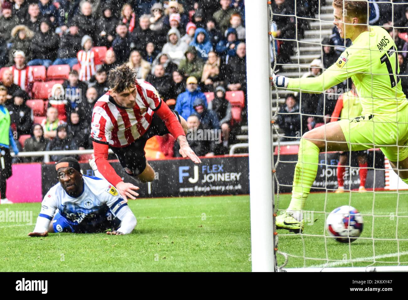Dennis Cirkin of Sunderland scores his side's second goal against Wigan ...