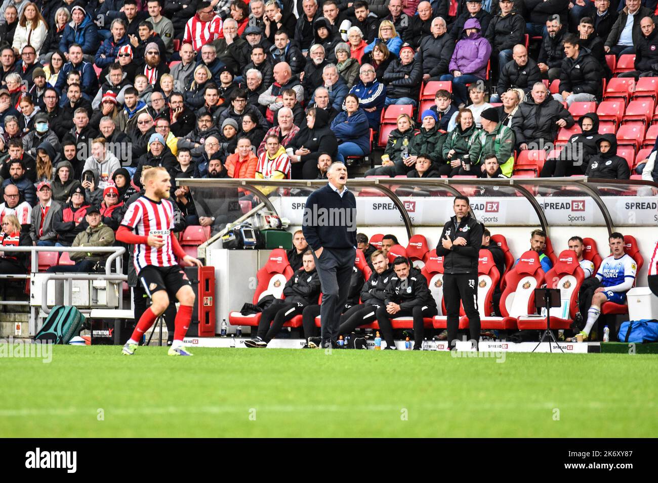 Sunderland AFC manager Tony Mowbray shouts instructions to his team ...