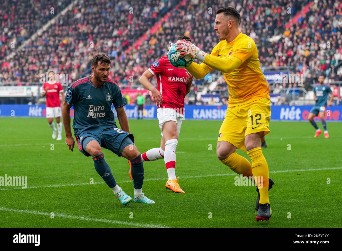 Alkmaar - Santiago Gimenez of Feyenoord, AZ Alkmaar keeper Hobie ...