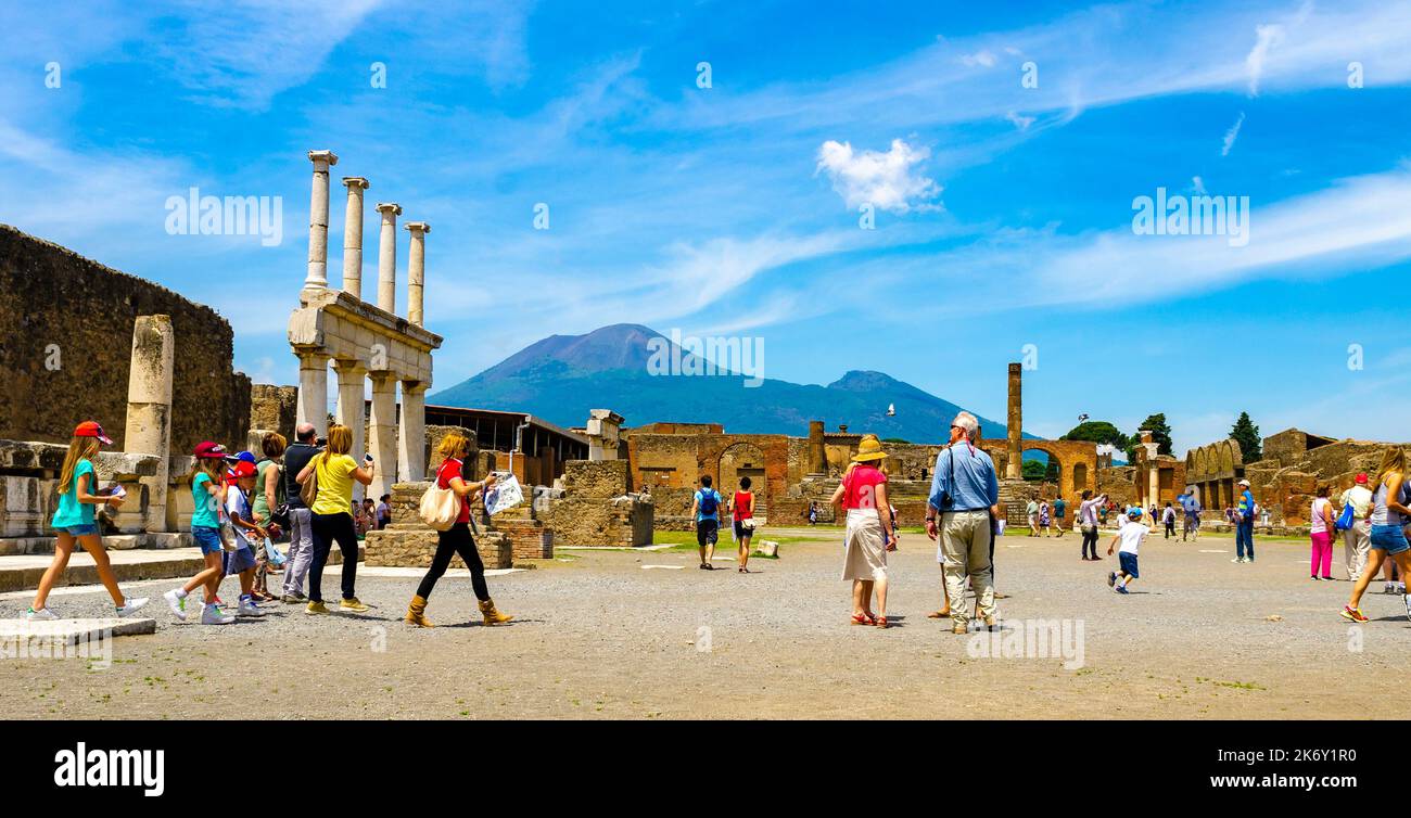 ancient ruins of the forum in pompeii Stock Photo - Alamy