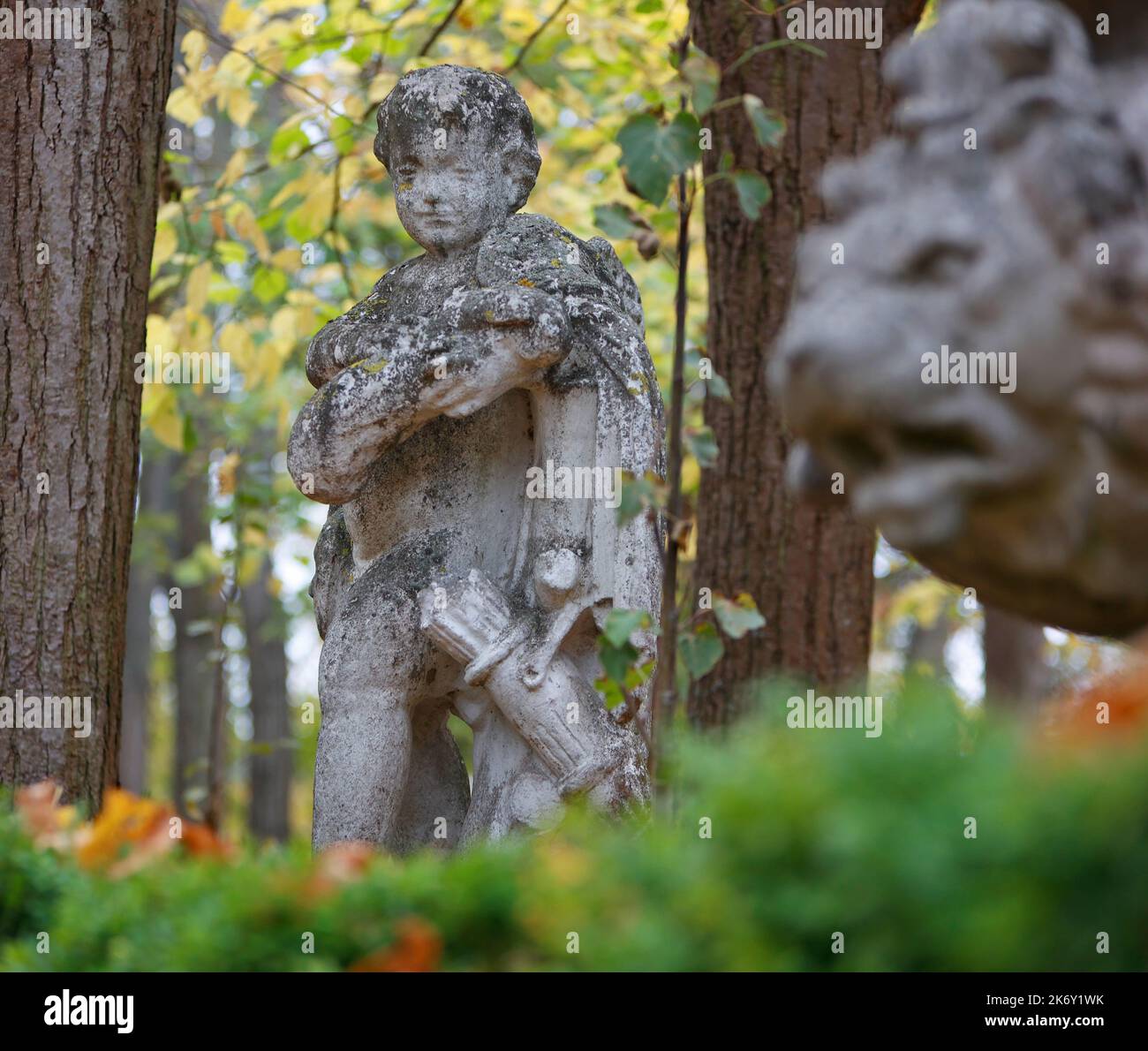 Rieder, Germany. 15th Oct, 2022. The putti stand strikingly in the ...