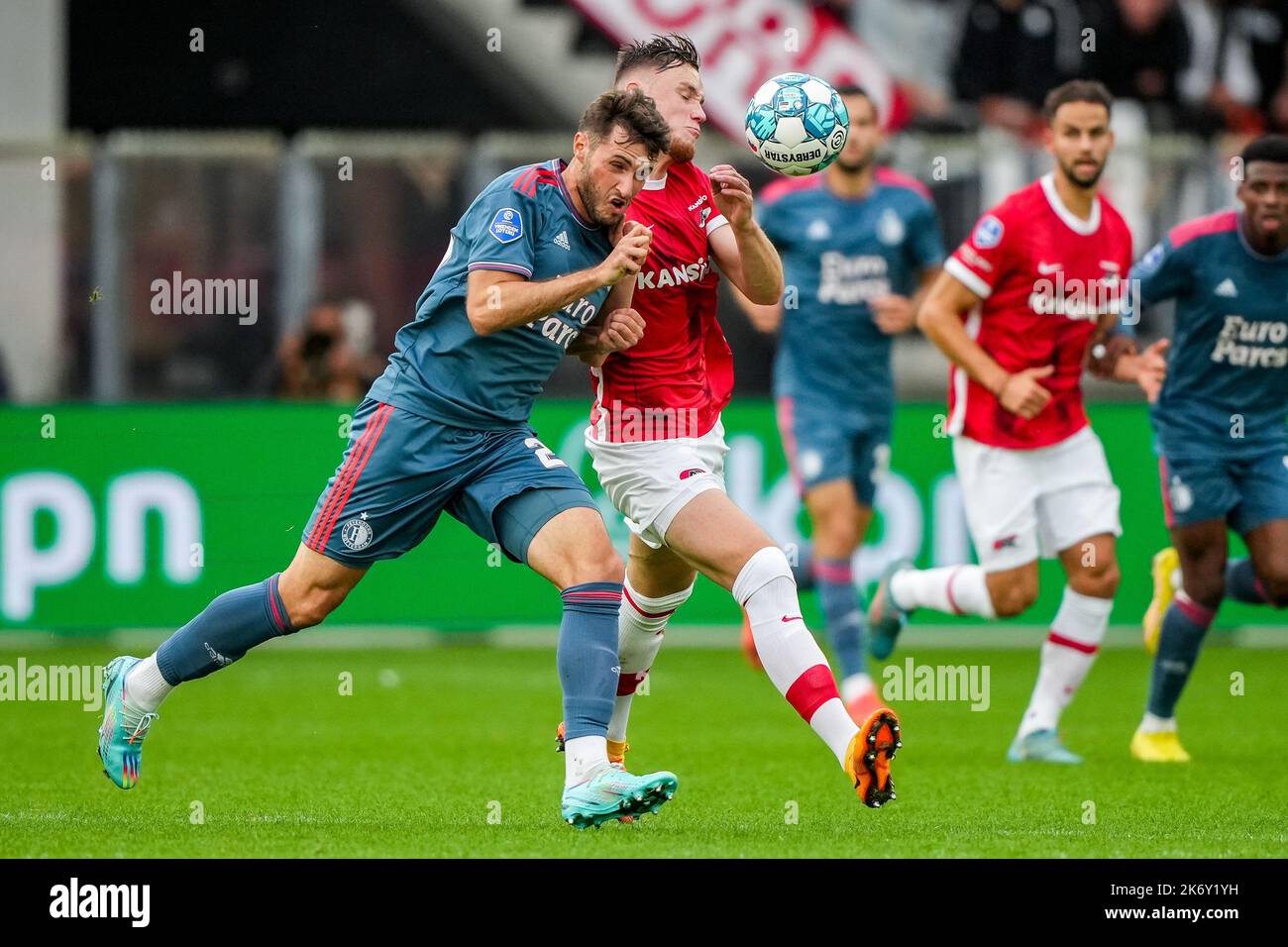 Alkmaar - Santiago Gimenez of Feyenoord, Sam Beukema of AZ Alkmaar ...