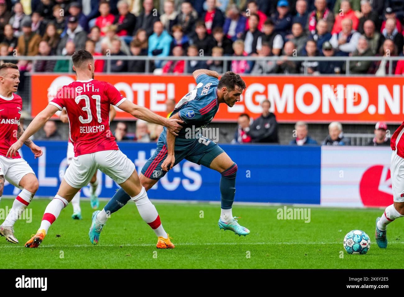 Alkmaar - Sam Beukema of AZ Alkmaar, Santiago Gimenez of Feyenoord ...