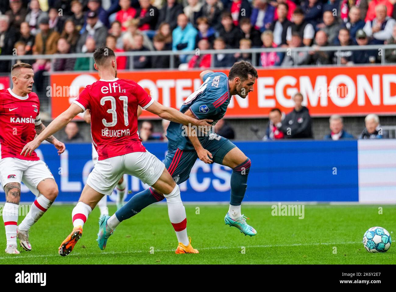 Alkmaar - Sam Beukema of AZ Alkmaar, Santiago Gimenez of Feyenoord ...