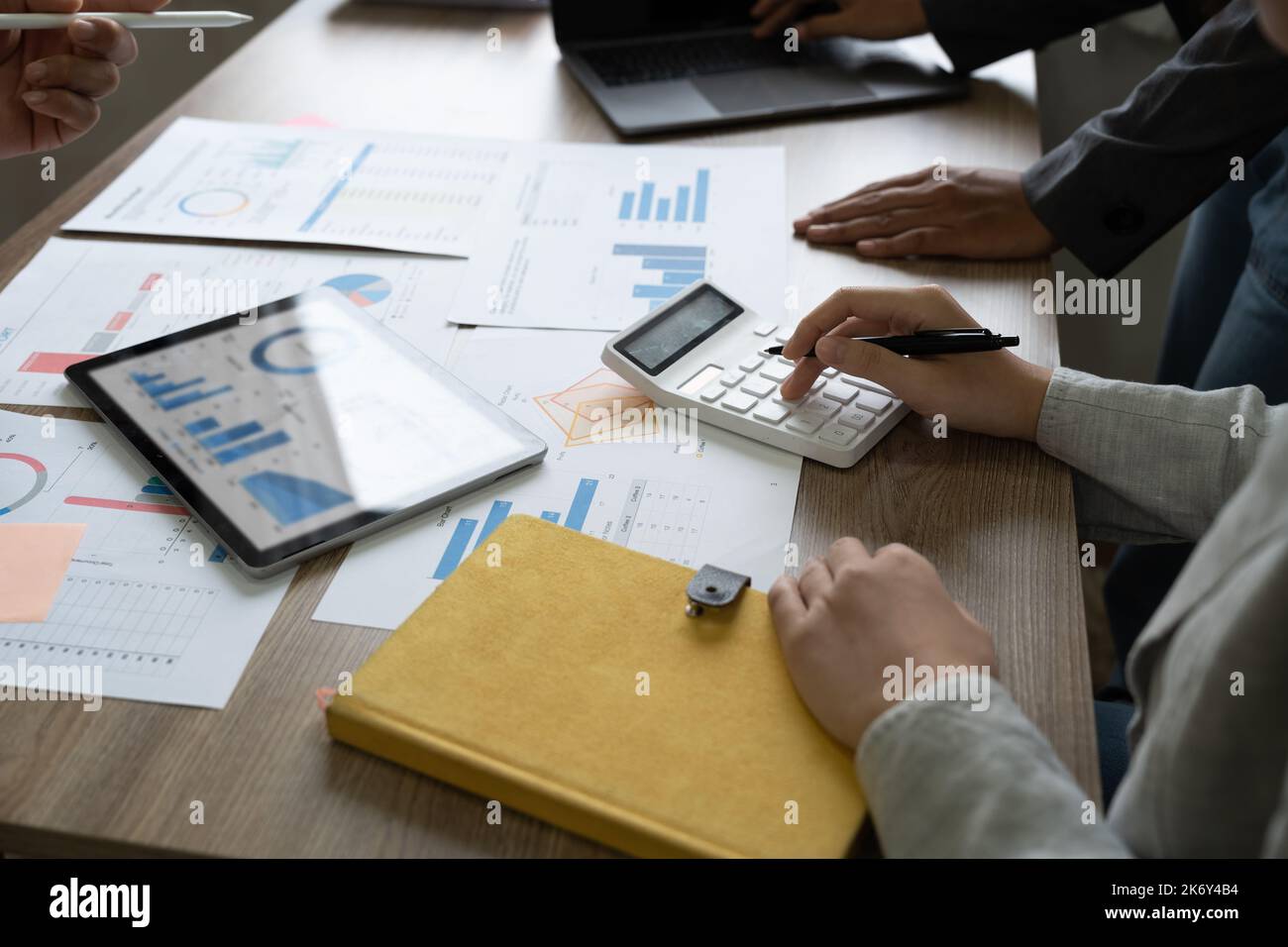 Financial statements analysis hi-res stock photography and images - Alamy