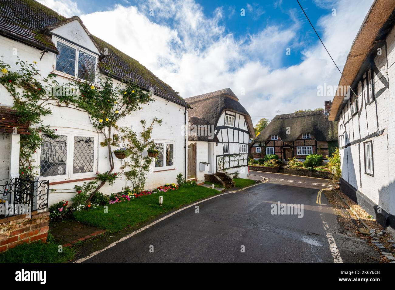 Thatched cottages in Micheldever village, Hampshire, England, UK ...