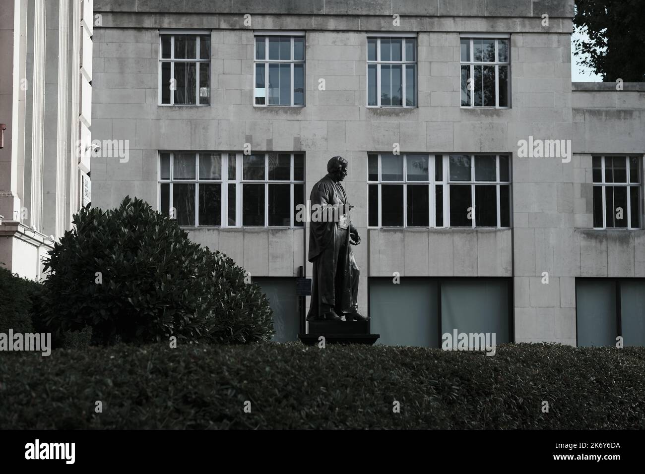 Faraday statue hi-res stock photography and images - Alamy