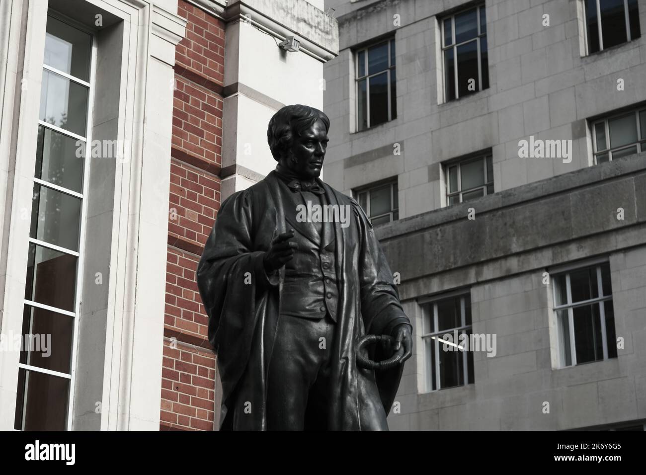 Faraday statue hi-res stock photography and images - Alamy
