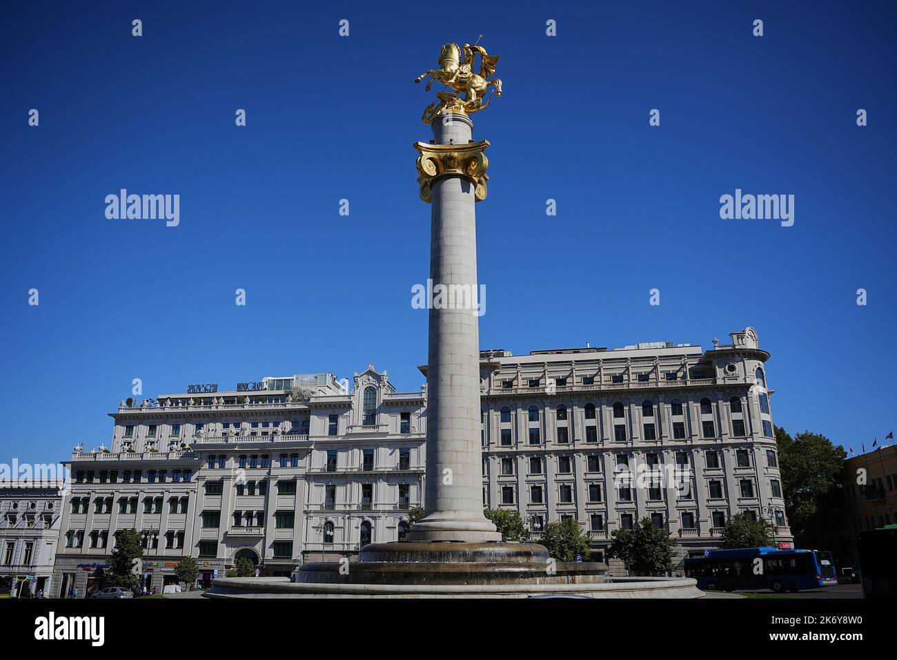 Tawisuplebis Moedani, Freiheitsplatz, Säule mit der Statue von dem ...