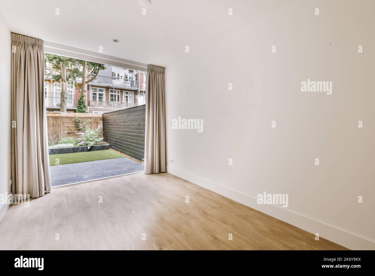 A cozy and spacious empty room in a luxury house Stock Photo - Alamy