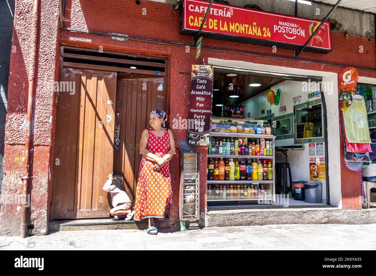 Child in doorway colombia hi-res stock photography and images - Alamy