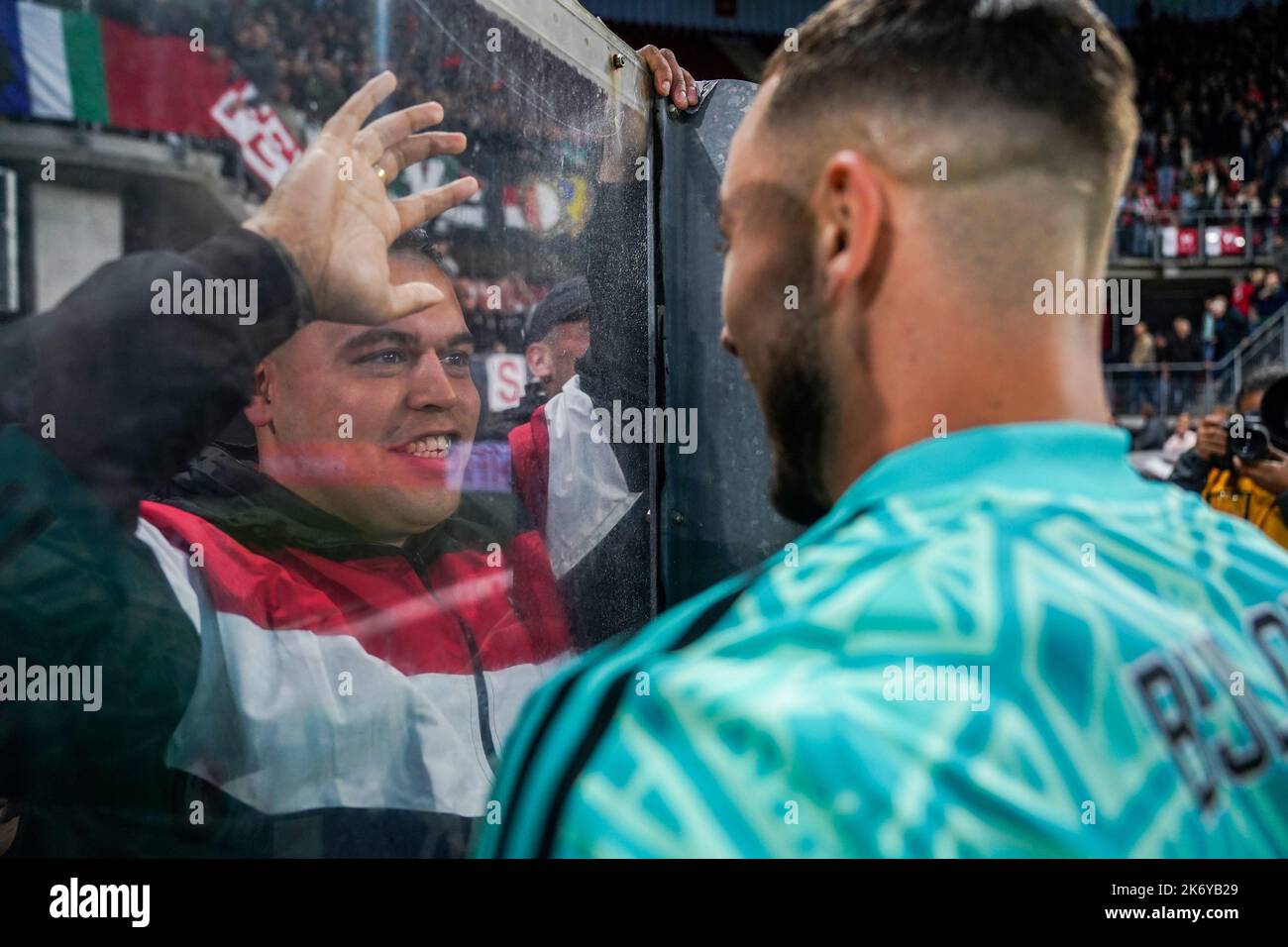 Alkmaar - Feyenoord keeper Justin Bijlow celebrates the win with a fan ...