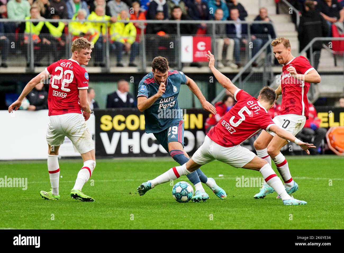 Alkmaar - Maxim Dekker of AZ Alkmaar, Santiago Gimenez of Feyenoord ...