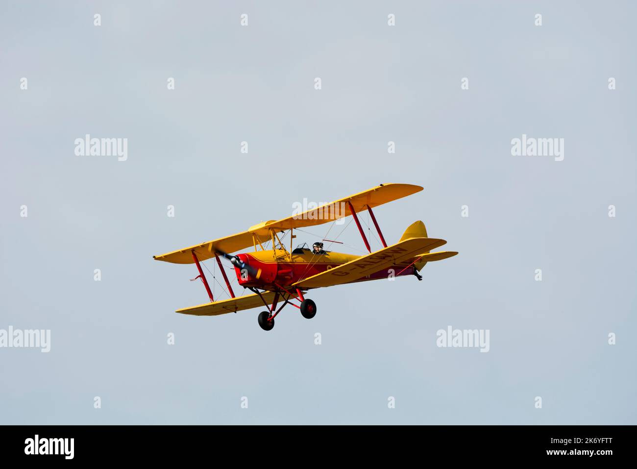 De Havilland DH82 Tiger Moth landing at Wellesbourne Airfield ...