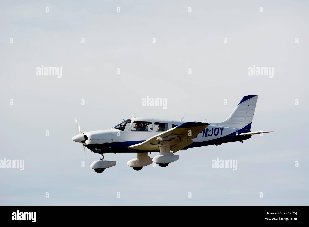 Piper PA-28-181 Archer II landing at Wellesbourne Airfield ...