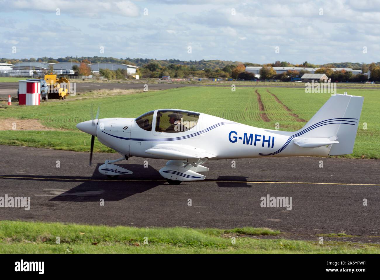 Europa Tri-Gear at Wellesbourne Airfield, Warwickshire, UK (G-MFHI ...