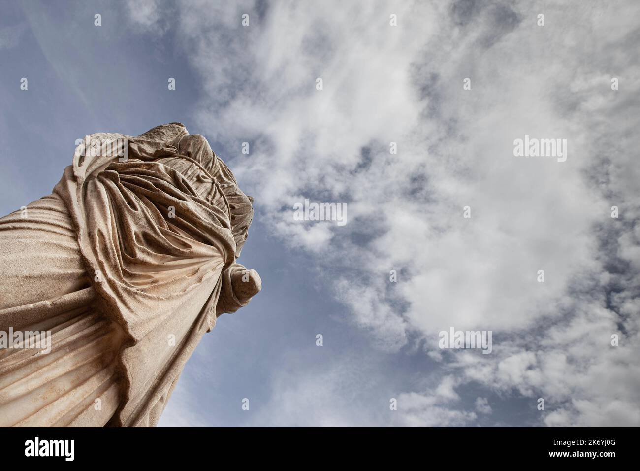 Beheaded statue hi-res stock photography and images - Alamy