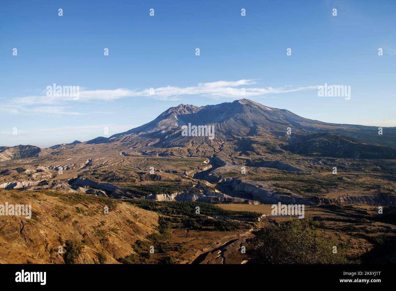 Mountain Saint Helens - volcano in Washington, erupted in 1980 it's the ...