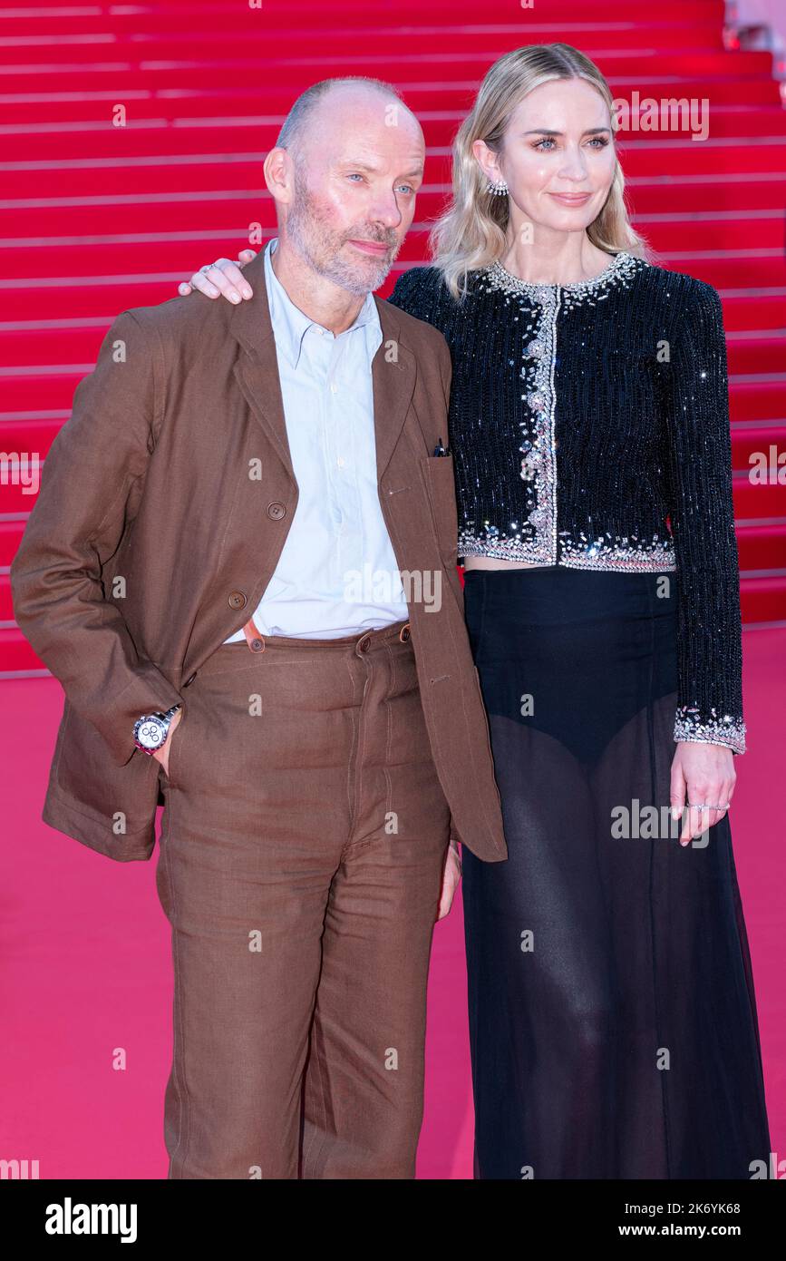 Emily blunt actress hugo blick showrunner chaske spencer actor hi-res ...