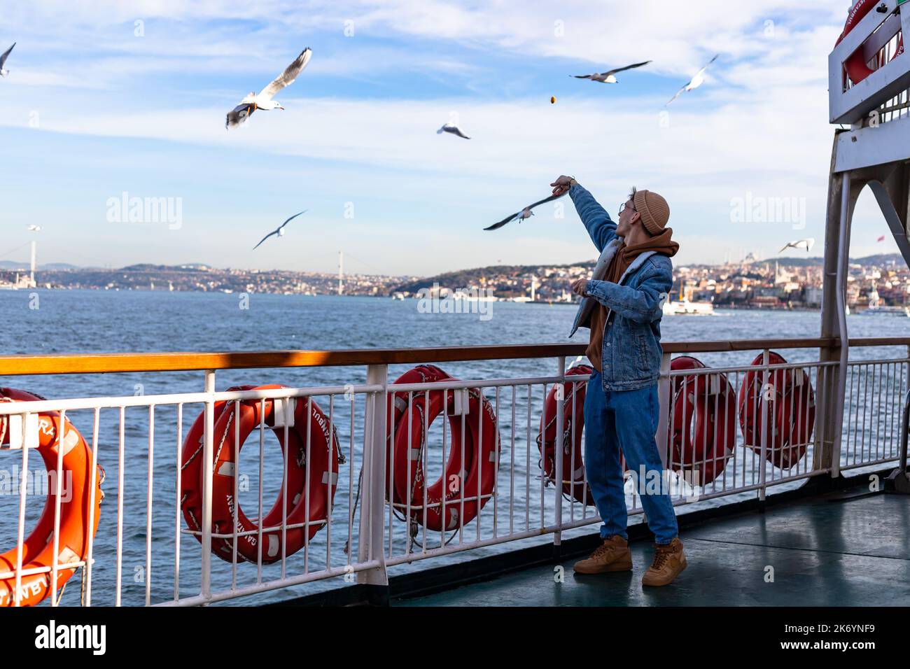 istanbul , Turkey Nowember 12 2021 : young tourists giving food to ...