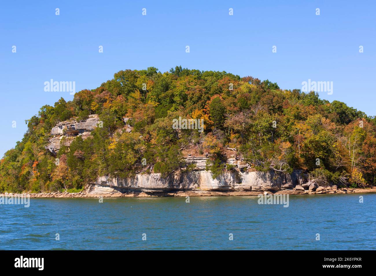 Autumn colour on the Tennessee River. Limestone bluffs and beautiful ...