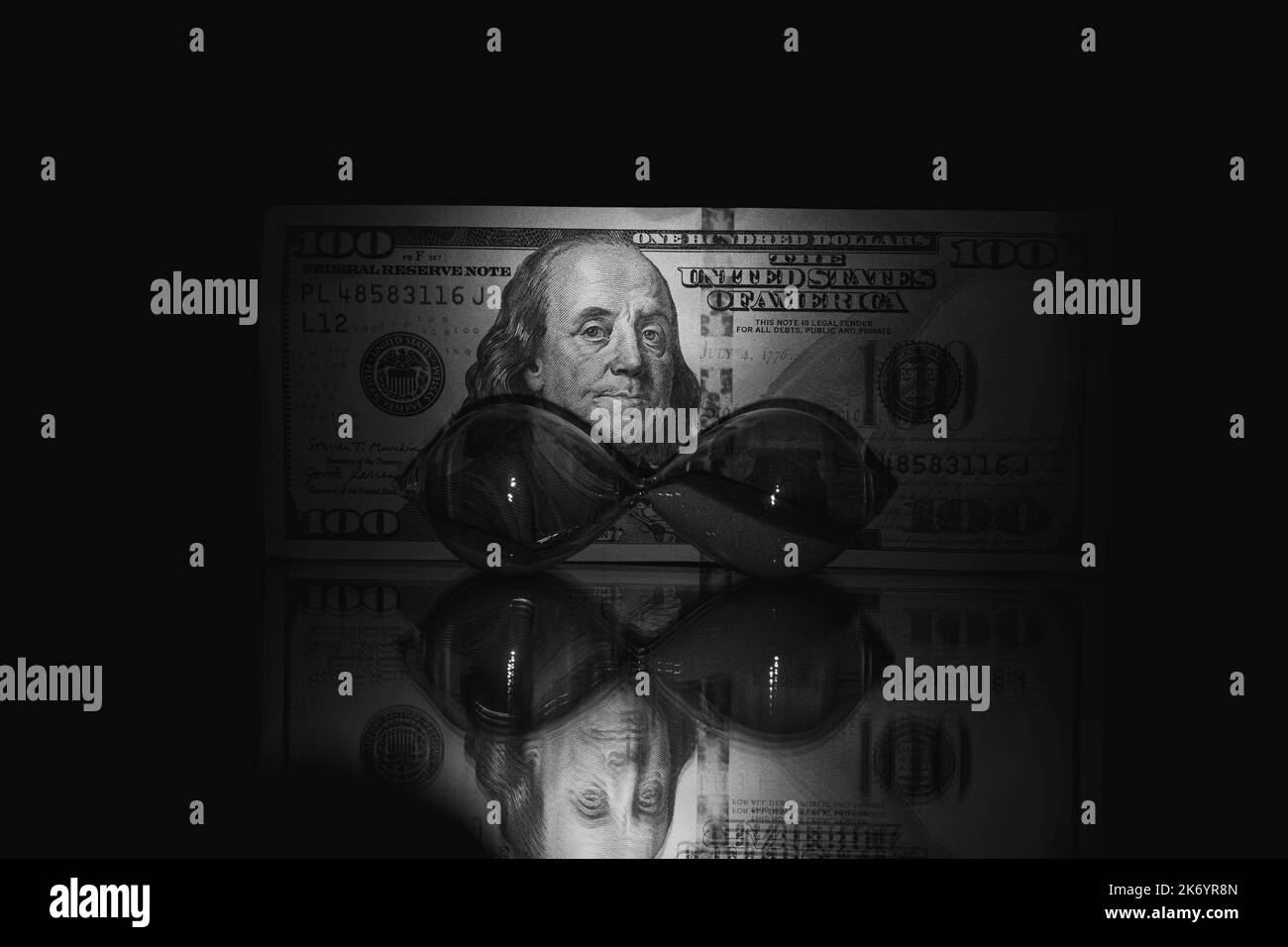 100 usd hi-res stock photography and images - Alamy