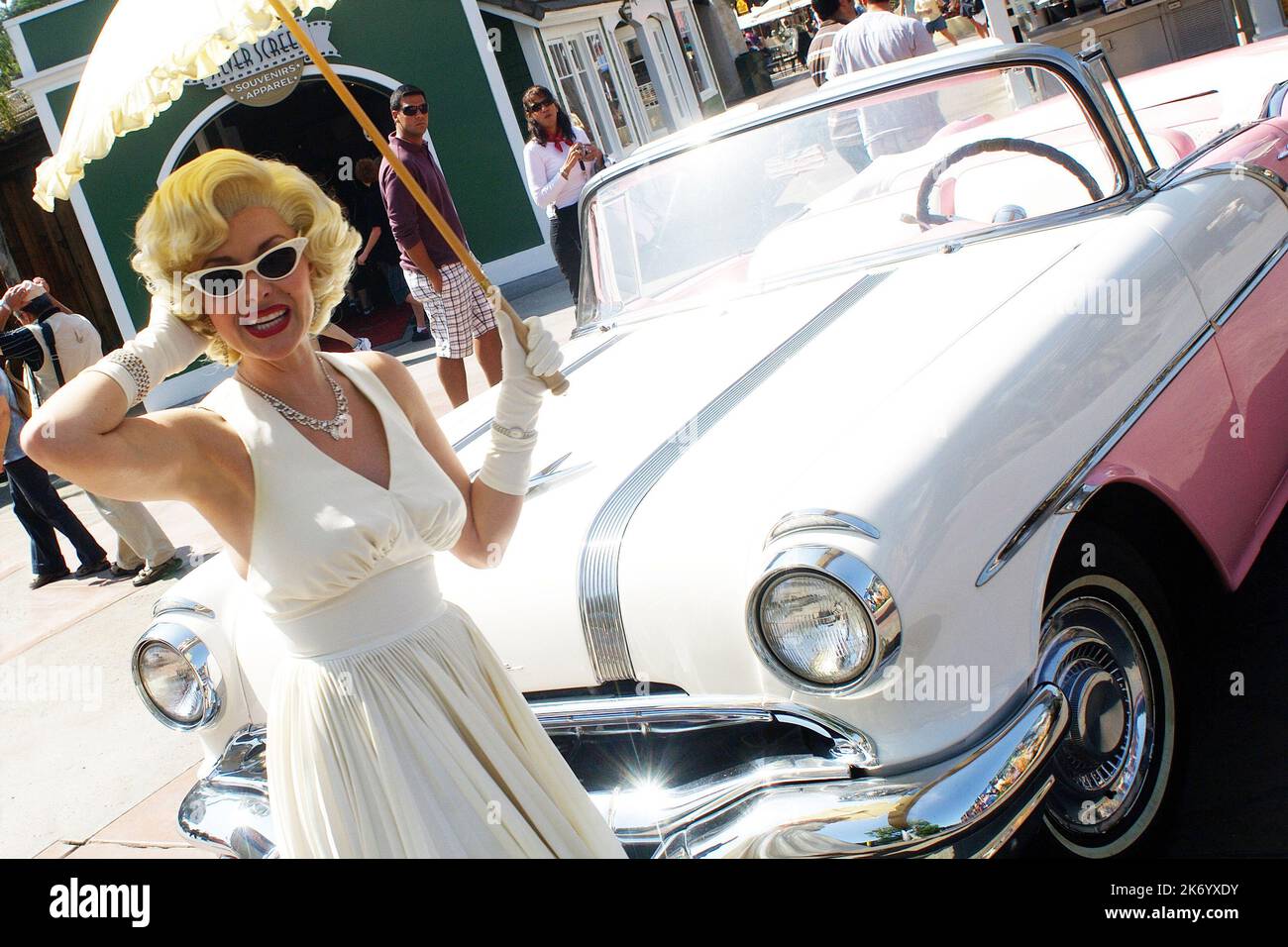 USA. California. Los Angeles. Hollywood. Actress playing Marilyn Monroe ...