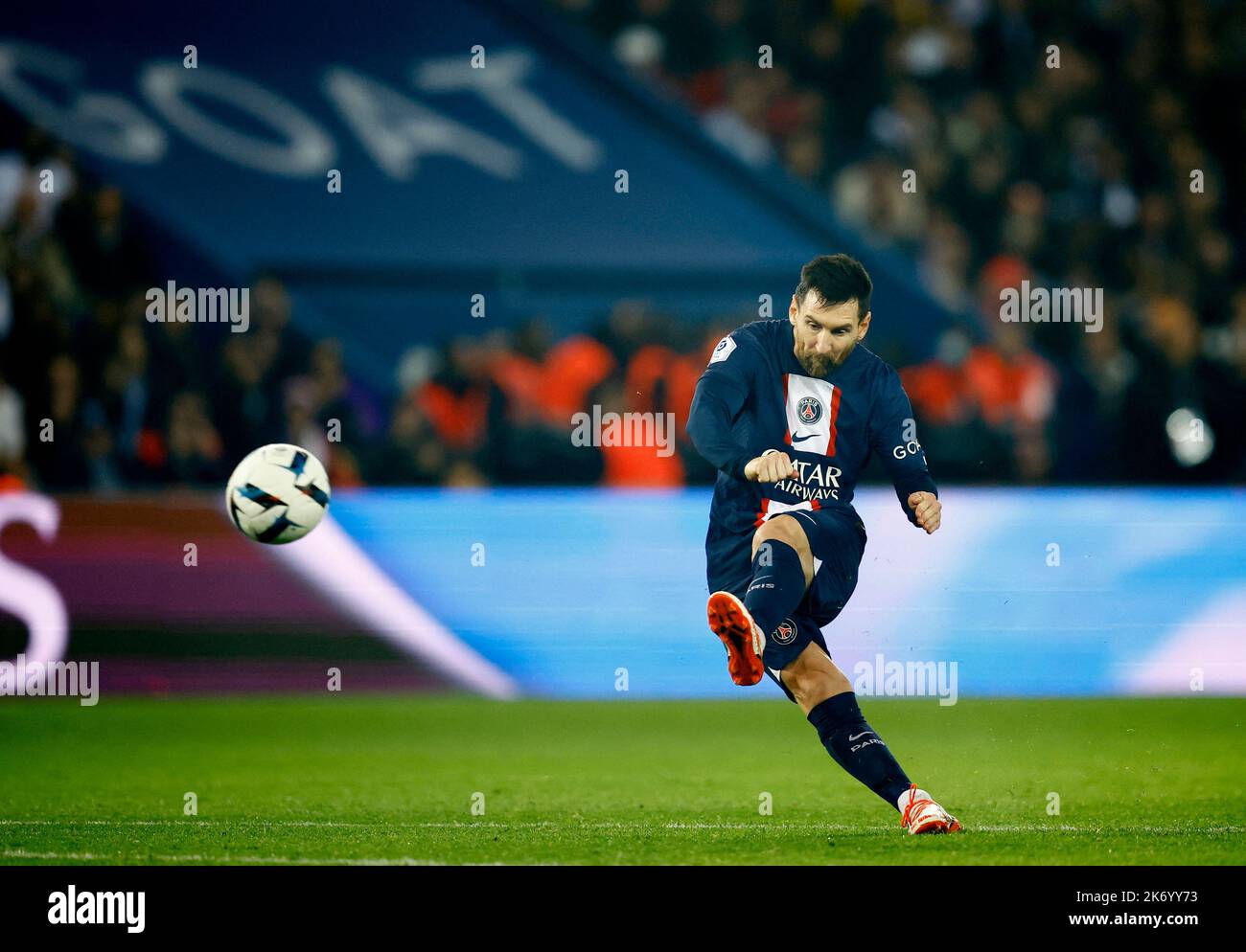 Lionel messi free kick psg hi-res stock photography and images - Alamy