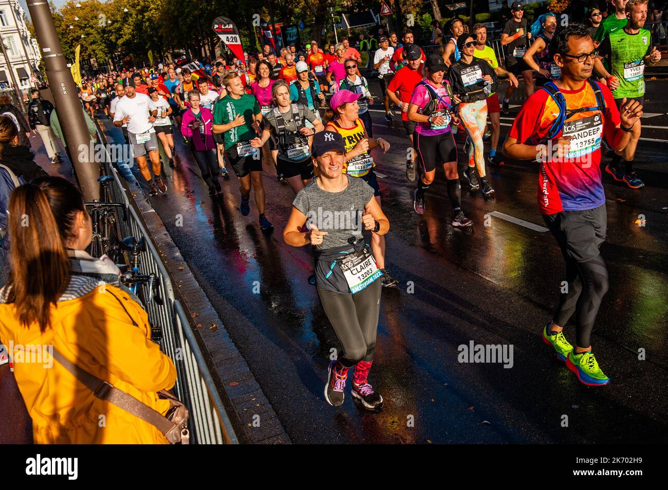 Thousands of participants are seen running the first kilometers. More ...