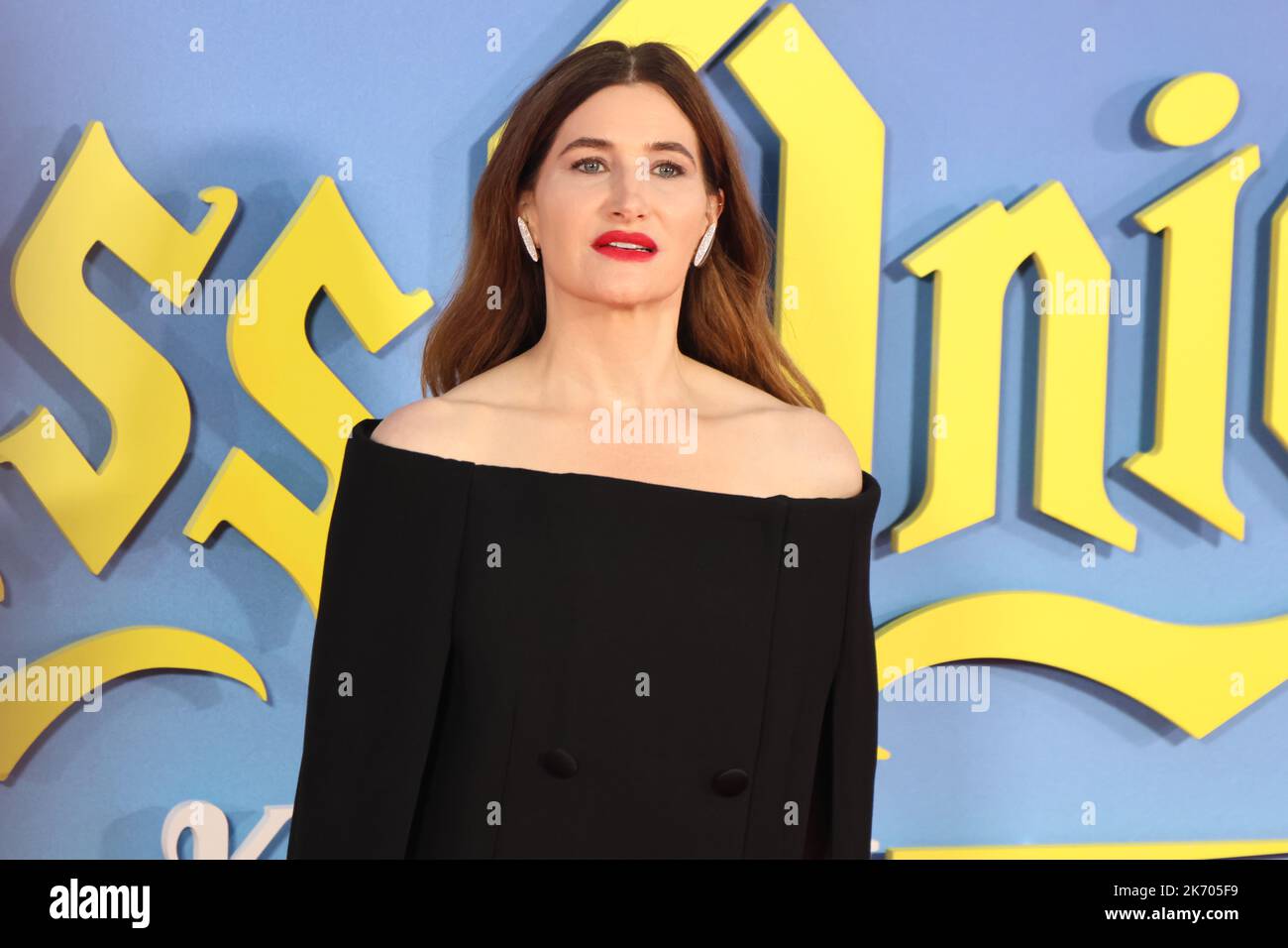 Kathryn Hahn, Glass Onion: A Knives Out Mystery - European Premiere ...