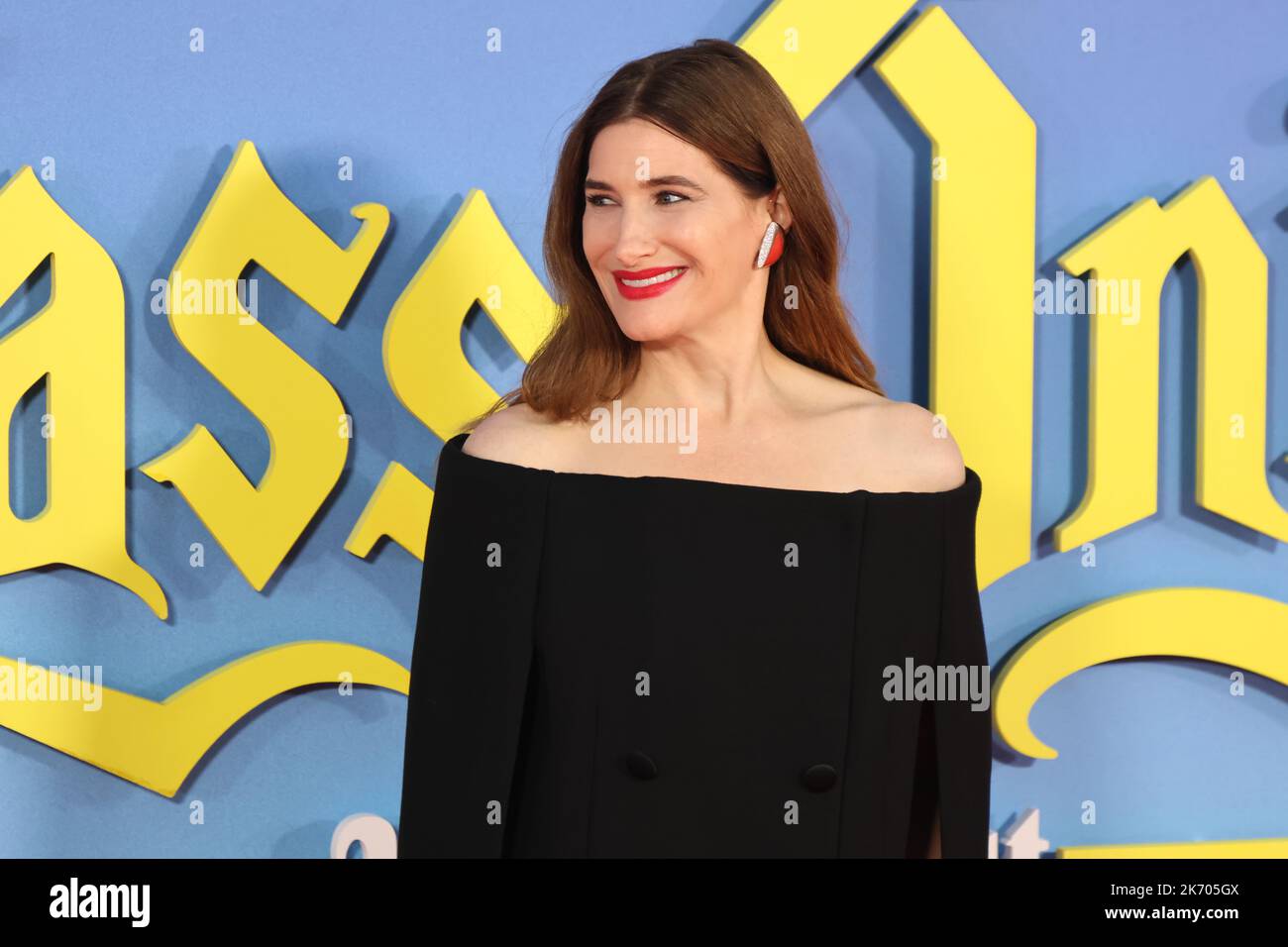 Kathryn Hahn, Glass Onion: A Knives Out Mystery - European Premiere ...