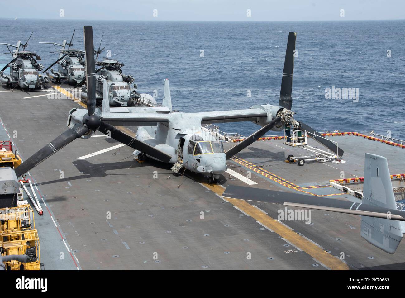 221016-N-XN177-1092 PHILIPPINE SEA (Oct. 16, 2022) – U.S. Marines ...