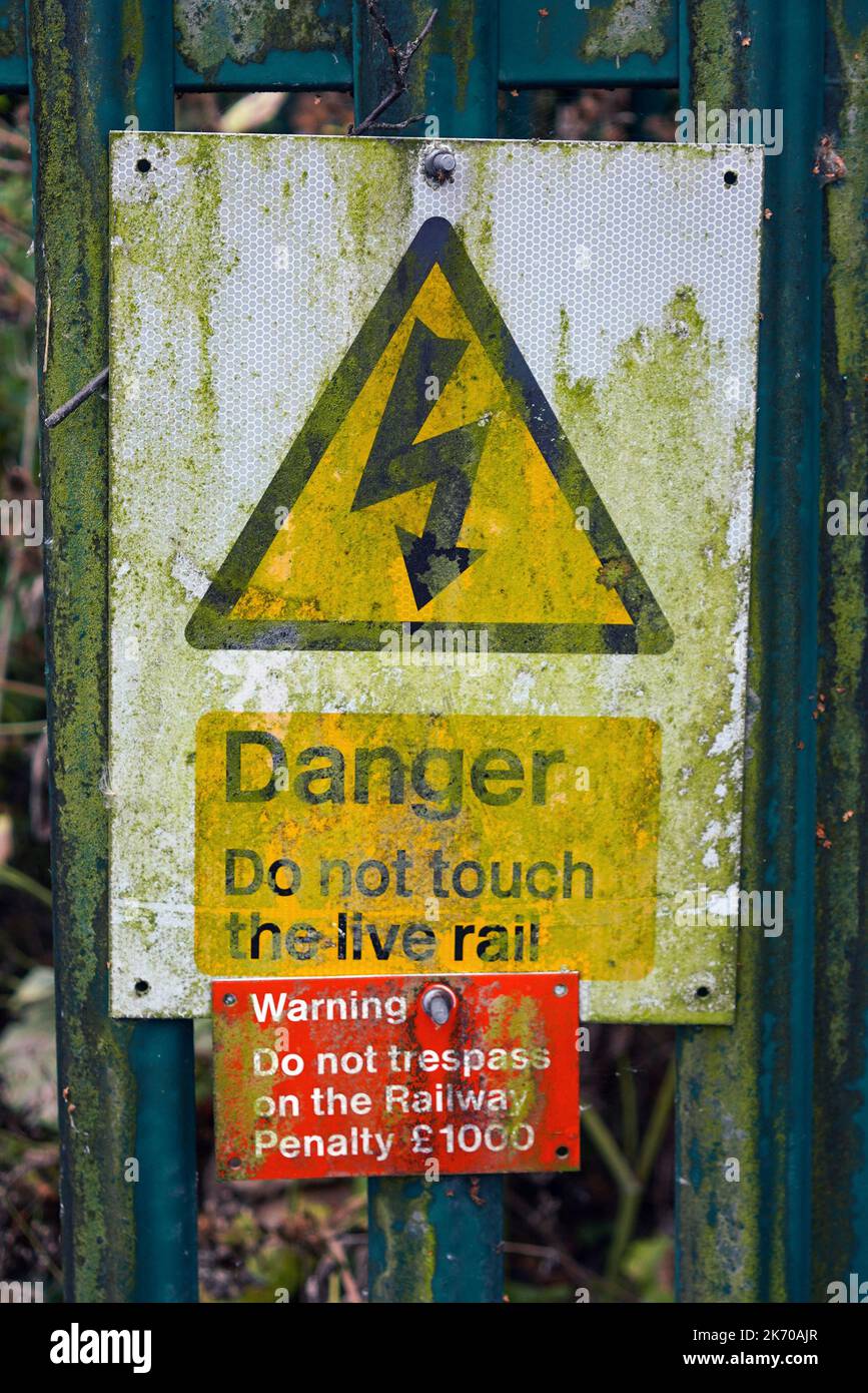 Warning sign. Do Not Trespass on Railway Stock Photo - Alamy
