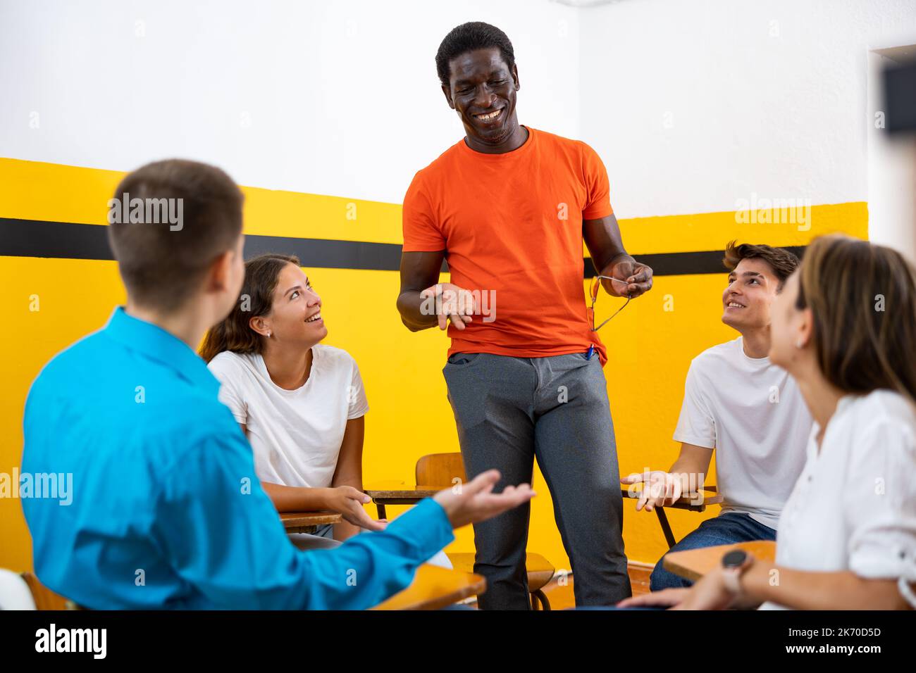African girl speaking classroom hi-res stock photography and images - Alamy