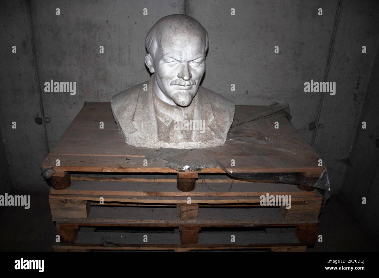 Lenin statue Memento Park an open-air museum dedicated to monumental ...