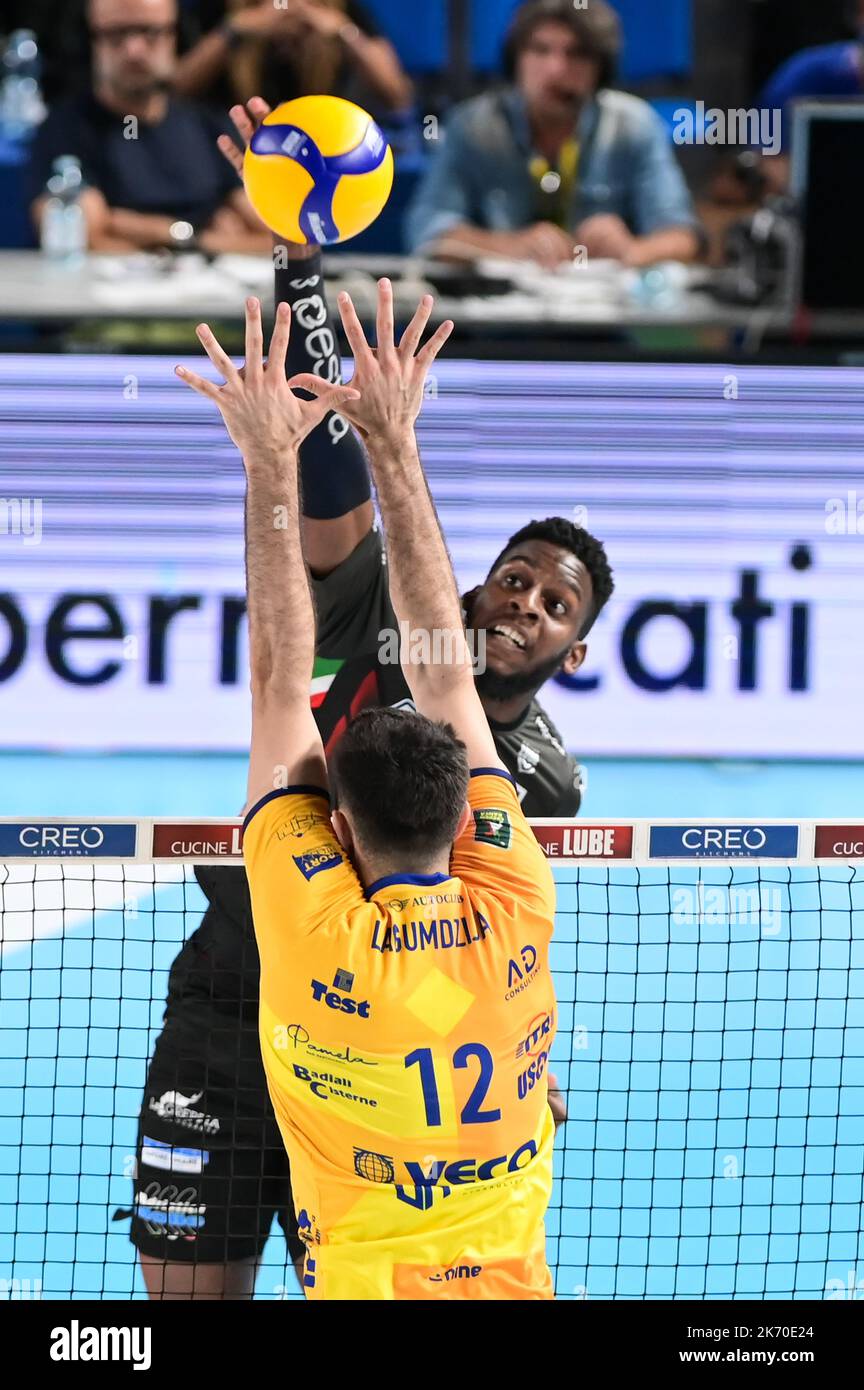 Marlon herrera yant lube civitanova attack hi-res stock photography and ...