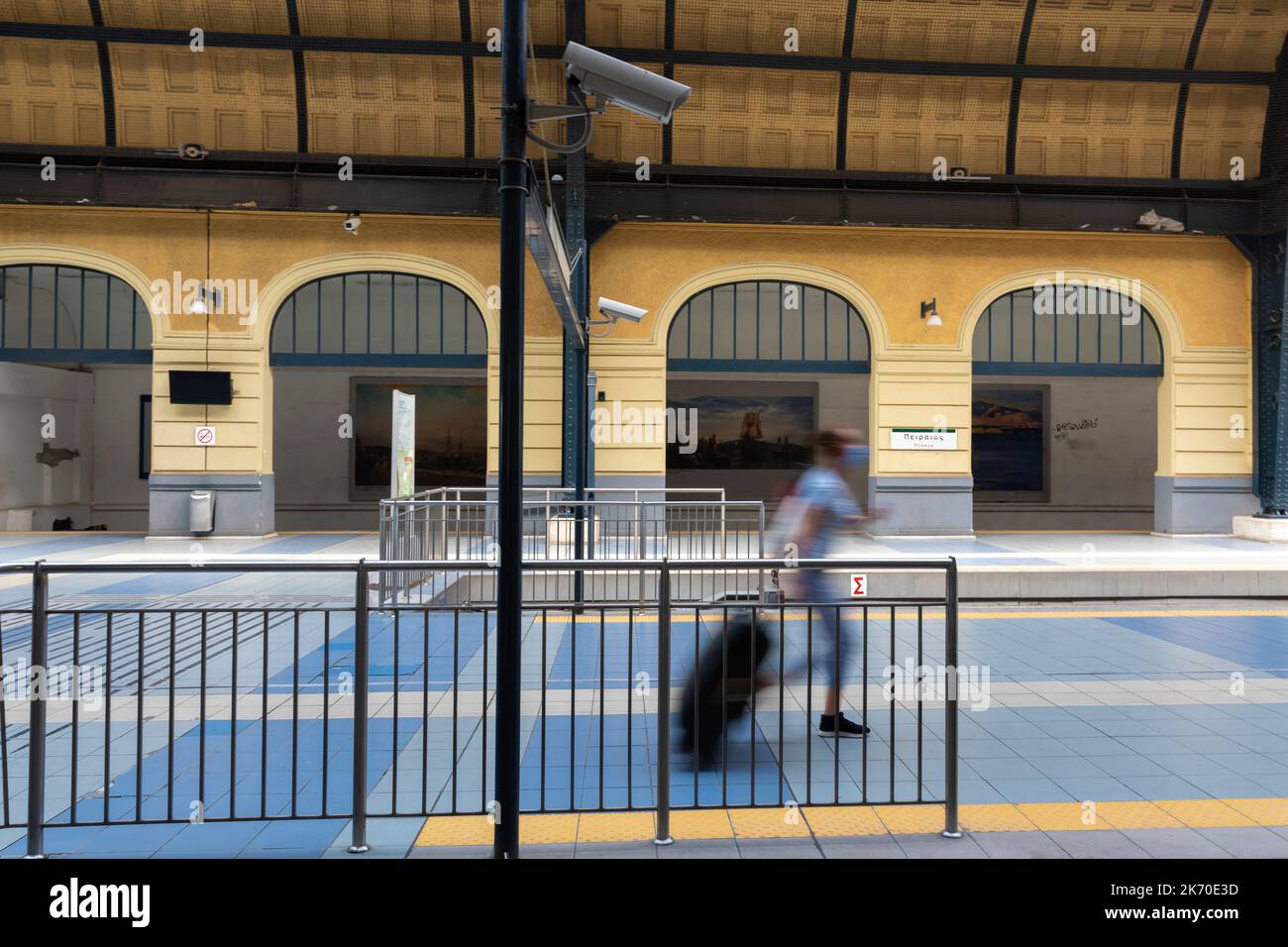 Man running for train hi-res stock photography and images - Alamy