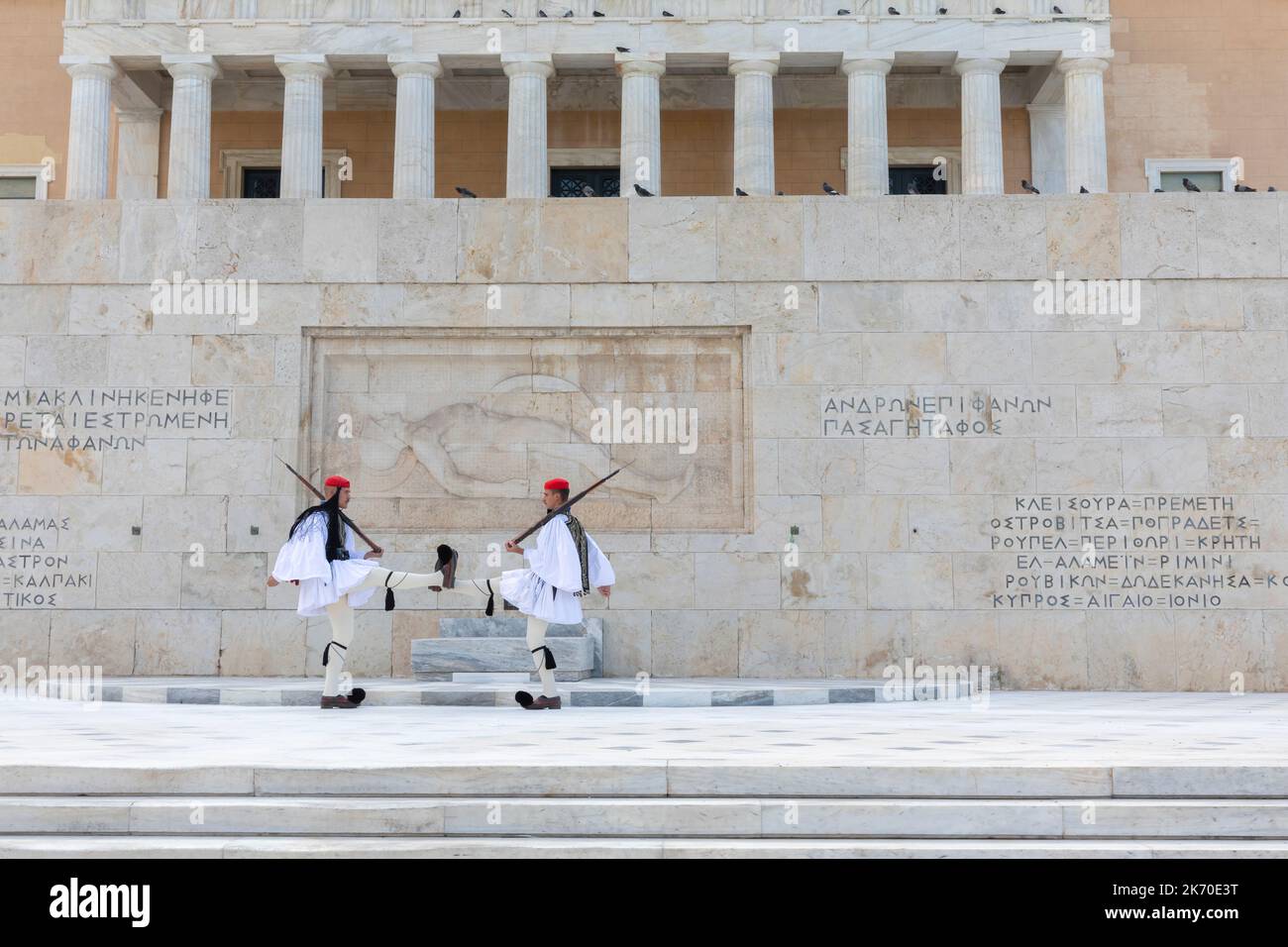 Greek soldiers guard the Tomb of the Unknown Soldier at parliament ...