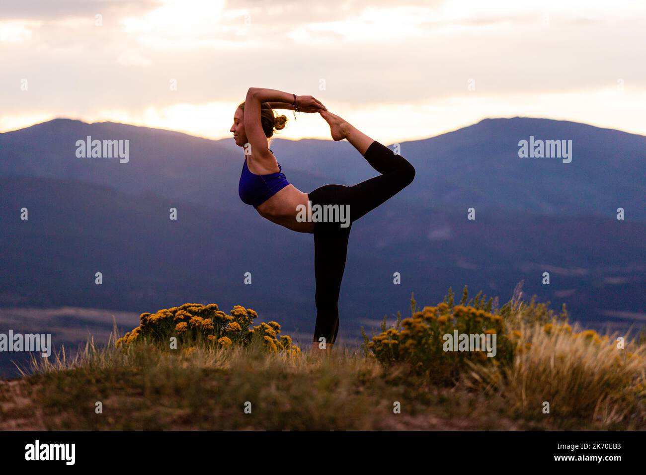 Poses in nature hi-res stock photography and images - Alamy