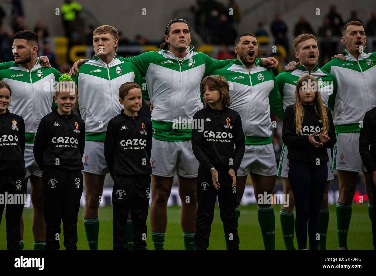 Leeds, UK. 16th Oct, 2022. *** Ireland players sing the Irish National ...
