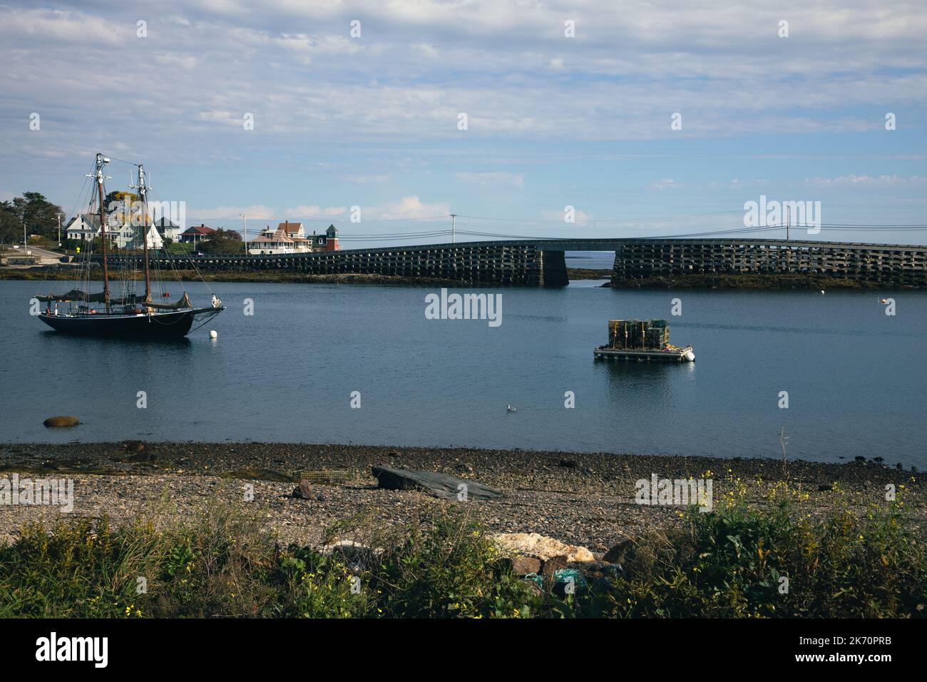Cribstone Bridge connecting Orrs and Bailey Islands, Harpswell, Maine ...