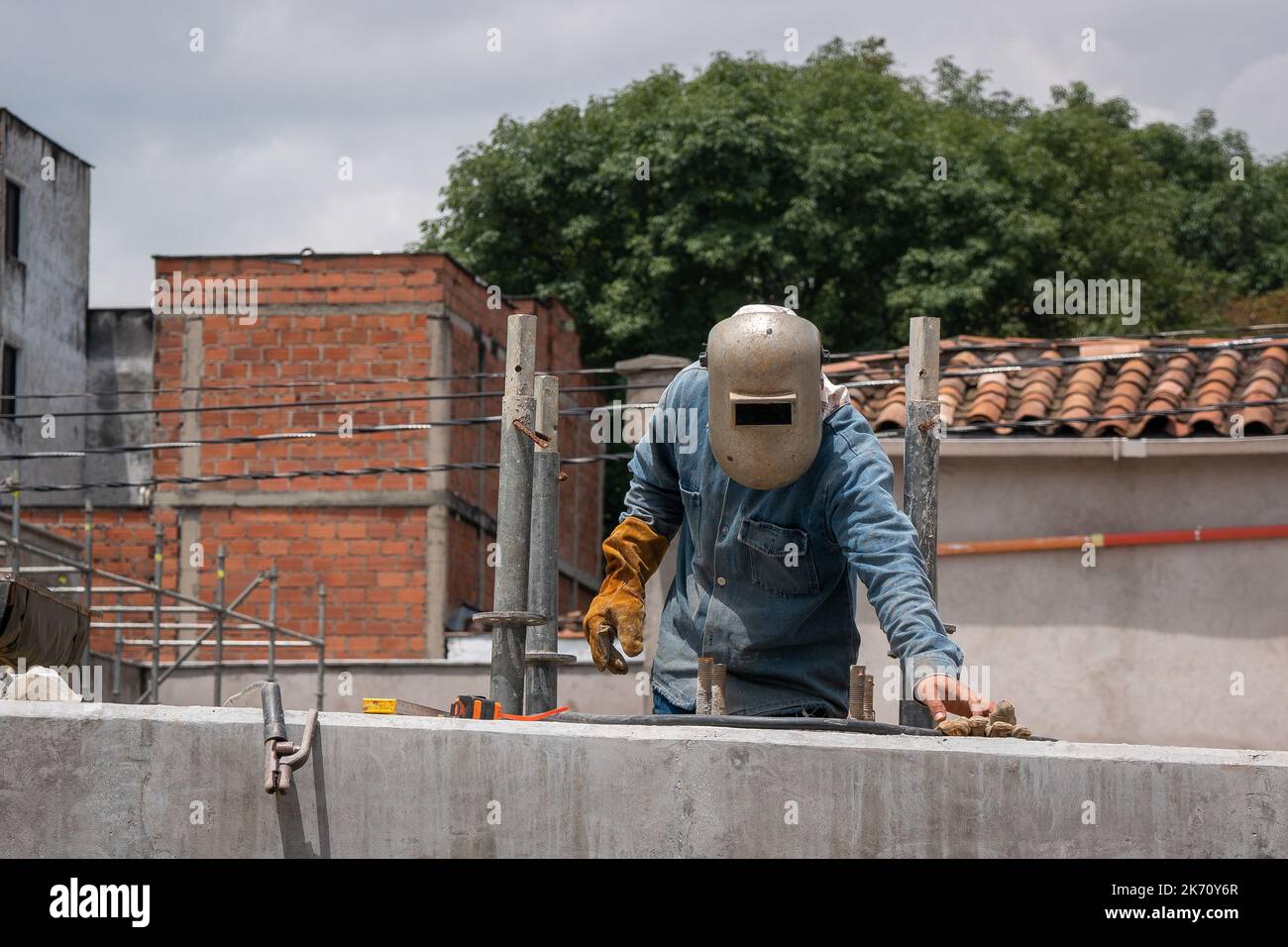 Welders mask hi-res stock photography and images - Alamy