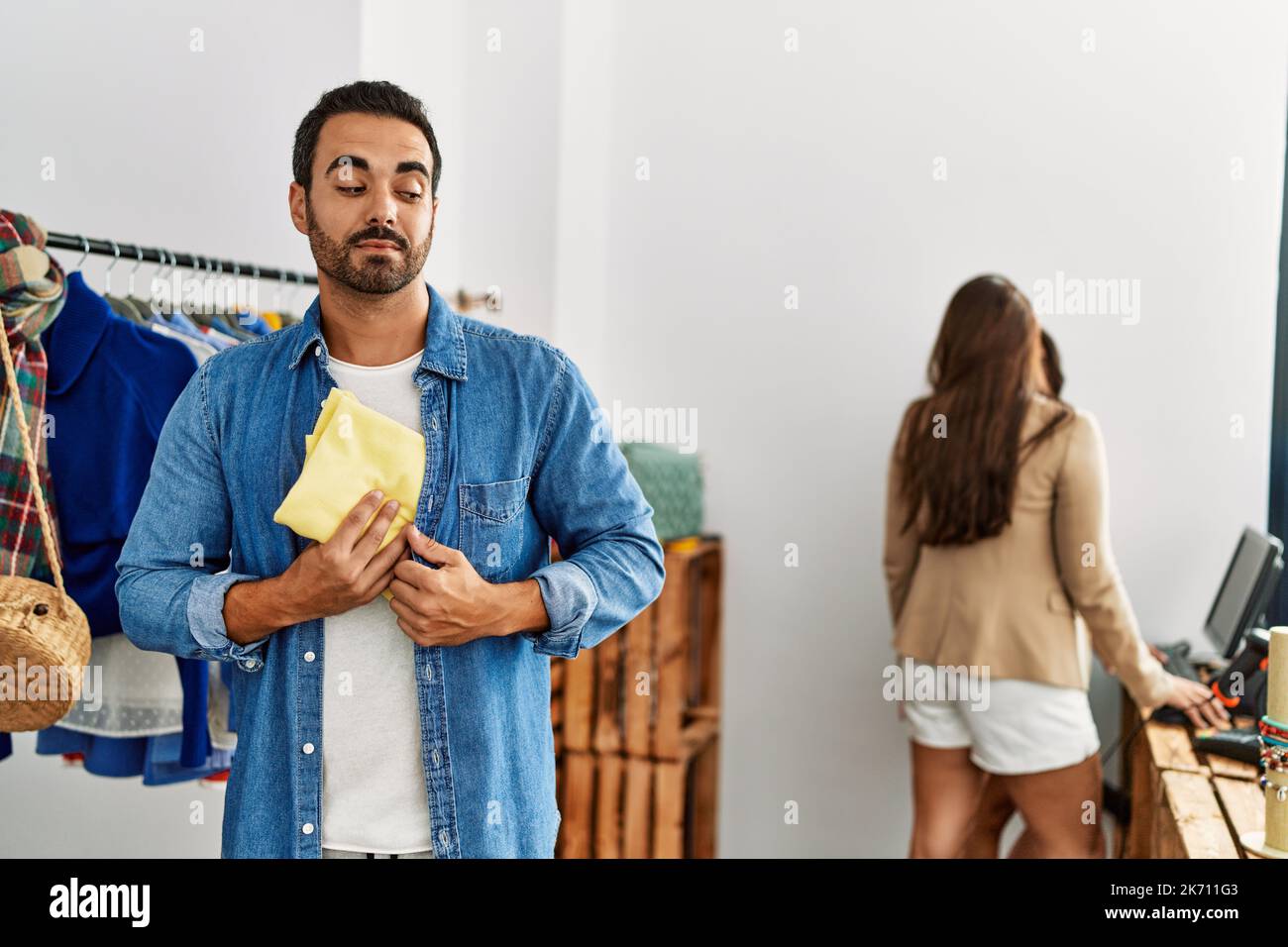 Young women stealing shop hi-res stock photography and images - Alamy