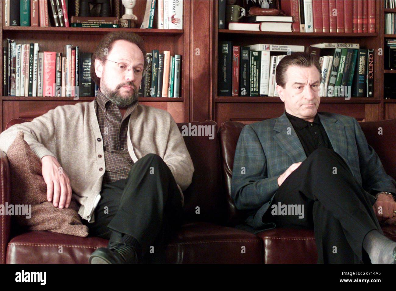 BILLY CRYSTAL, ROBERT DE NIRO, ANALYZE THAT, 2002 Stock Photo - Alamy