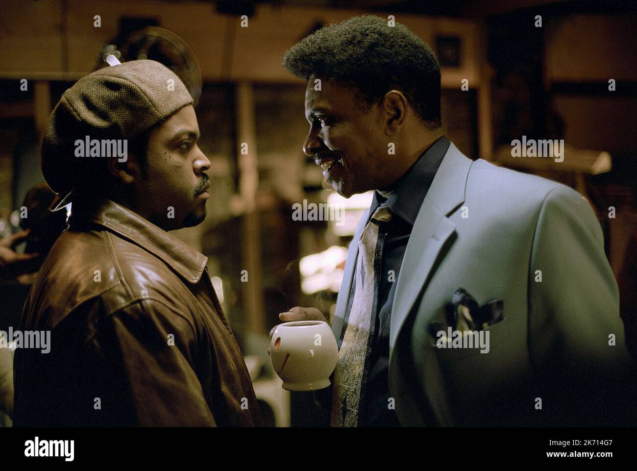 ICE CUBE, KEITH DAVID, BARBERSHOP, 2002 Stock Photo - Alamy