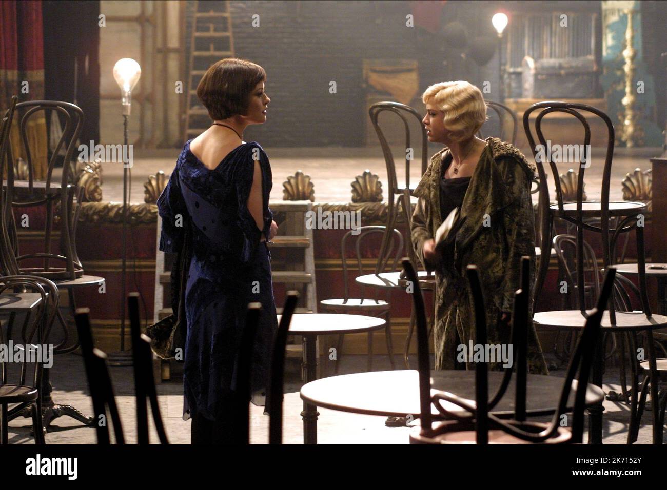 CATHERINE ZETA-JONES, RENEE ZELLWEGER, CHICAGO, 2002 Stock Photo - Alamy
