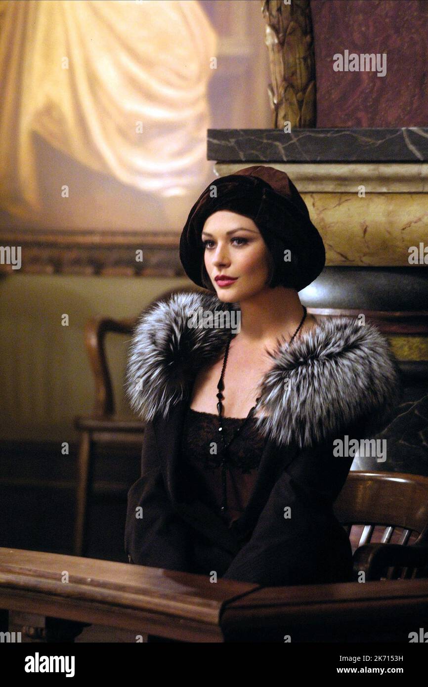 CATHERINE ZETA-JONES, CHICAGO, 2002 Stock Photo - Alamy